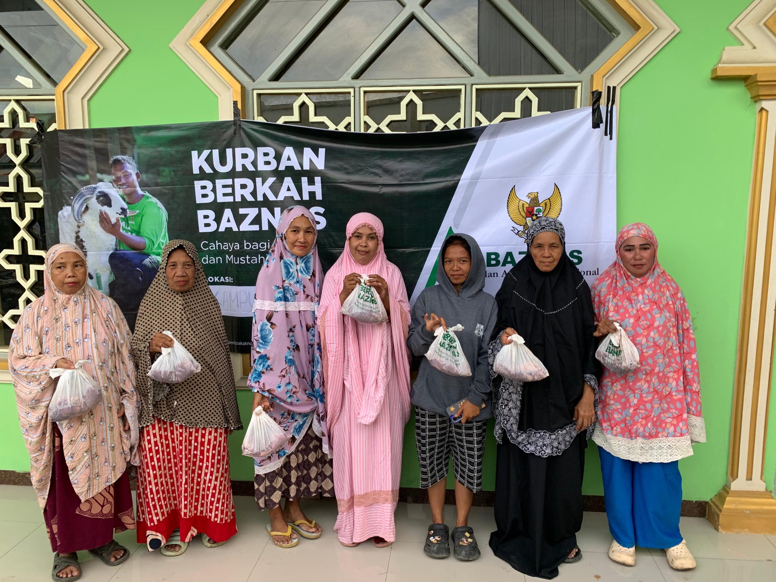 Sembelih 10 Ekor Sapi dan 3 Ekor Kambing dari Mudhohi, Baznas Bone ...